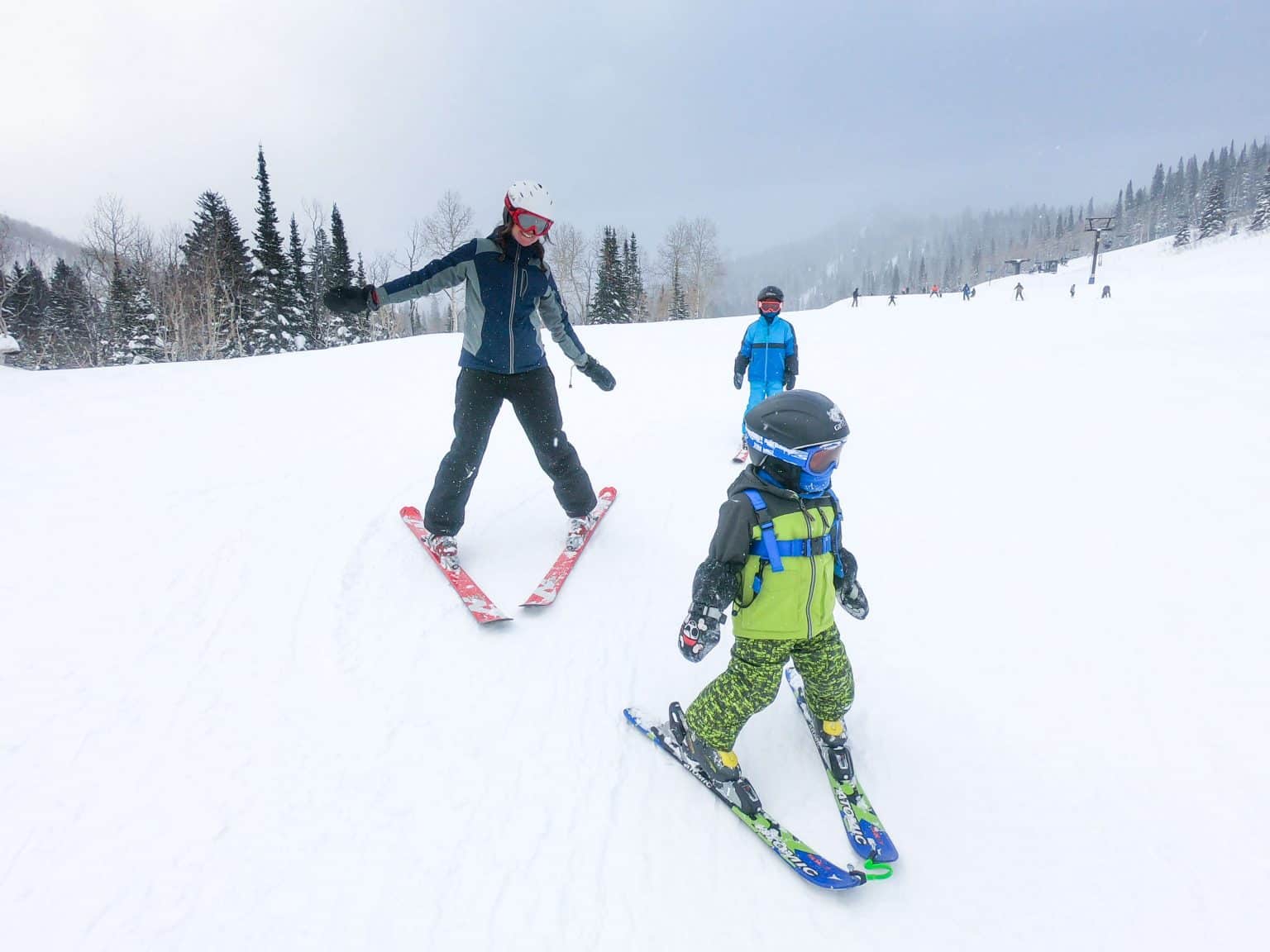 Should Kids Learn to Ski Using an Edgie Wedgie? - Skiing Kids